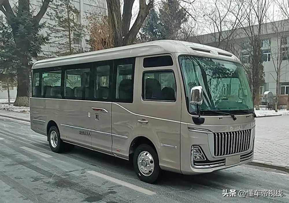 Hongqi QM7 حافلة صغيرة جديدة من FAW Hongqi.